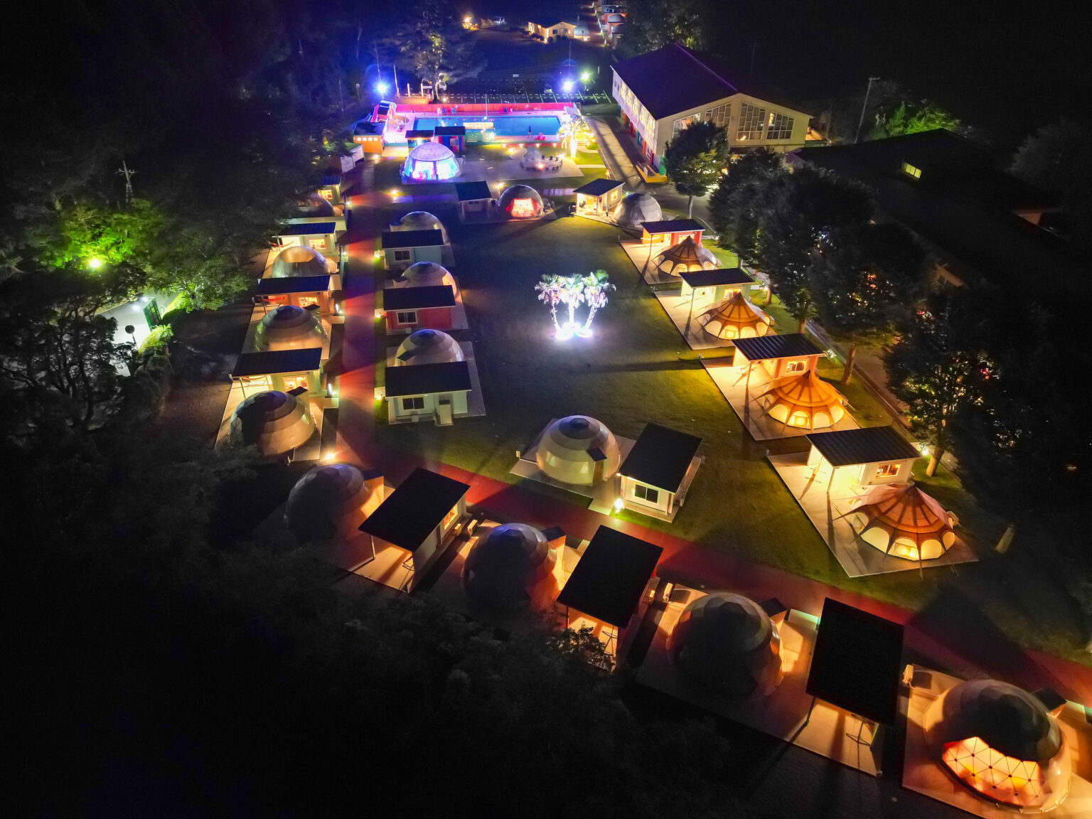 【ペット可】千葉で愛犬同伴OKのグランピング施設23選！周辺の海やサウナ・温泉付きも紹介 | ワングランピング